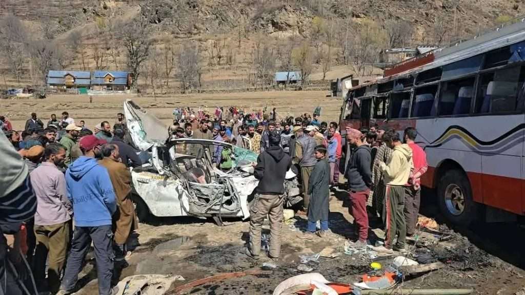 3 Tourists Killed, 14 Others Injured In Kangan Road Accident : Kashmir ...