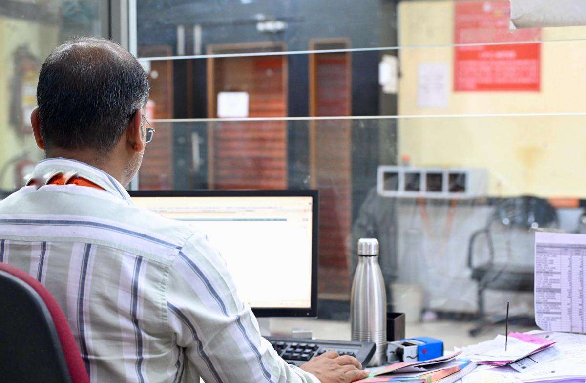 Bank unions to go on nationwide strike on Jan 27 to press for 5-day ...